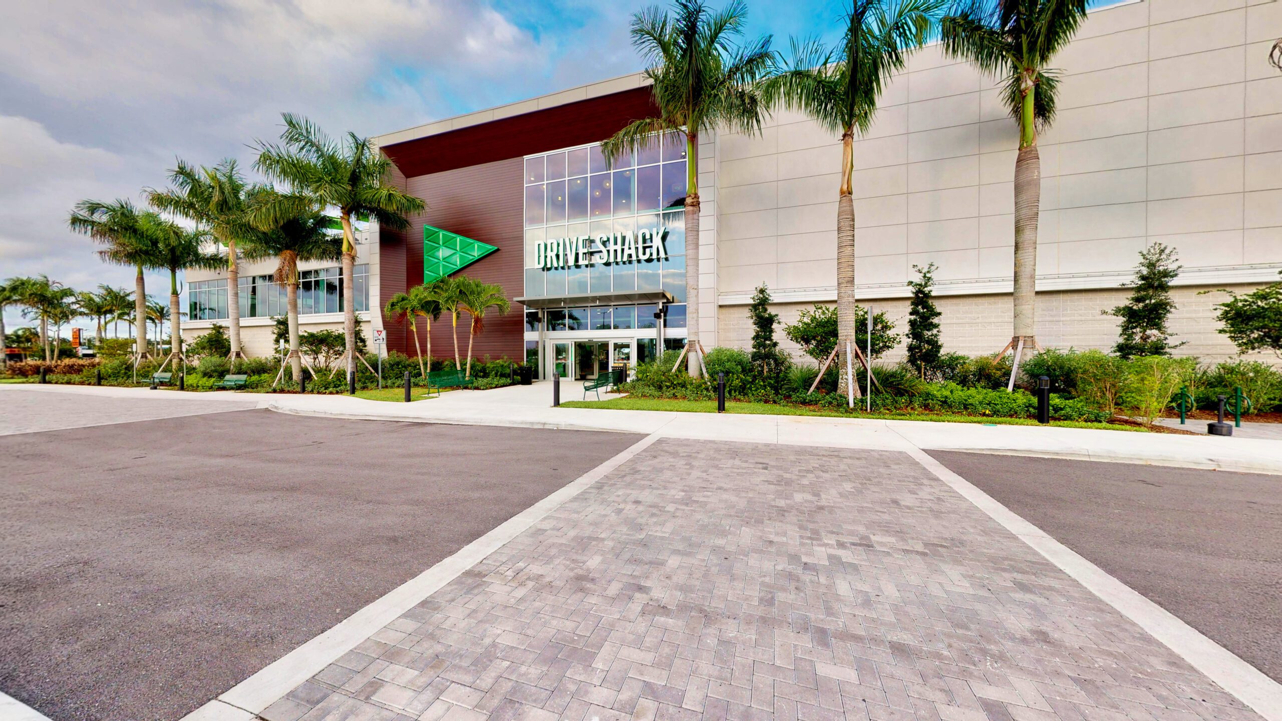 Puttery Dallas - Immersive Mini Golf & Bar